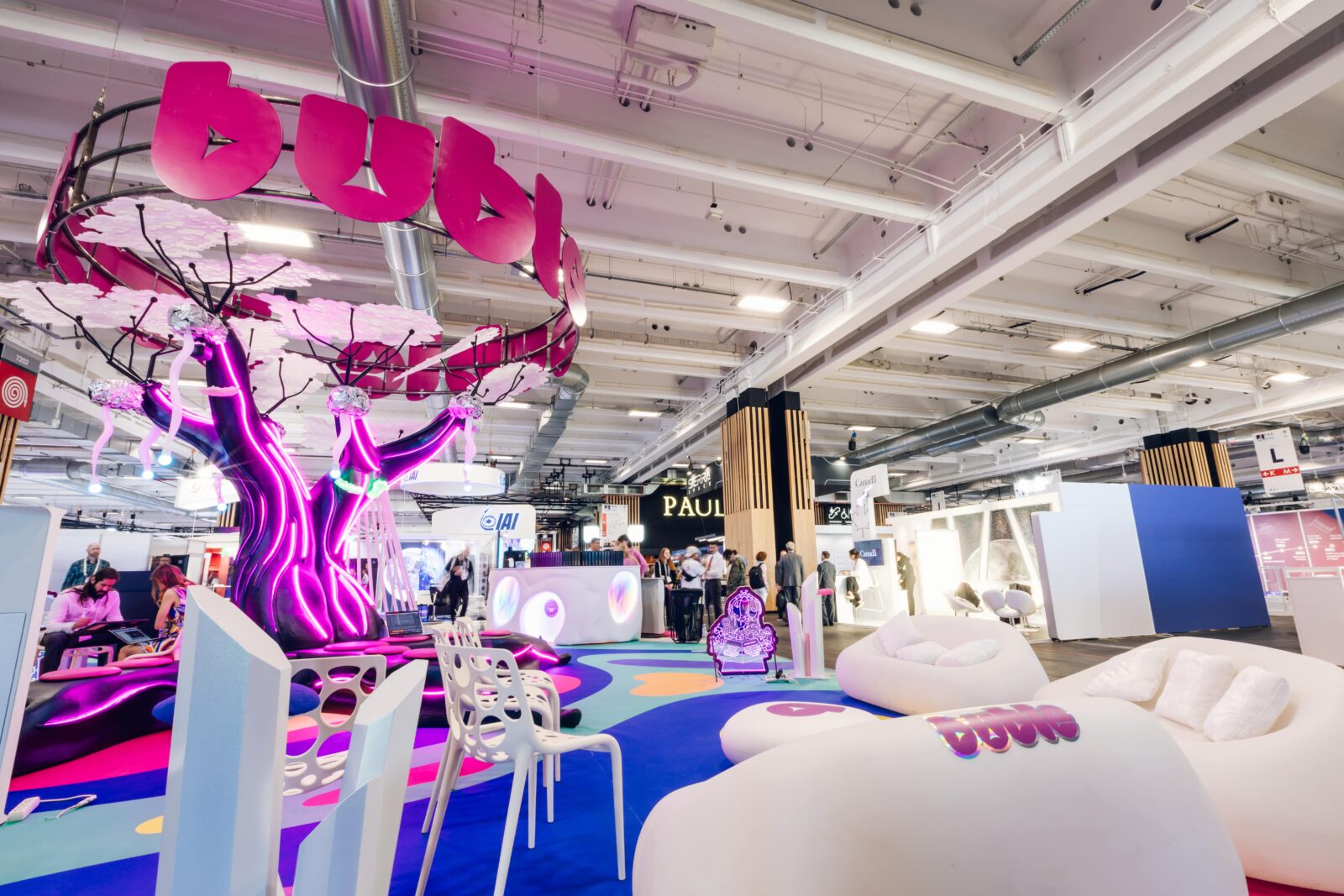 The Psychology of Strategic Booth Positioning | Expostars