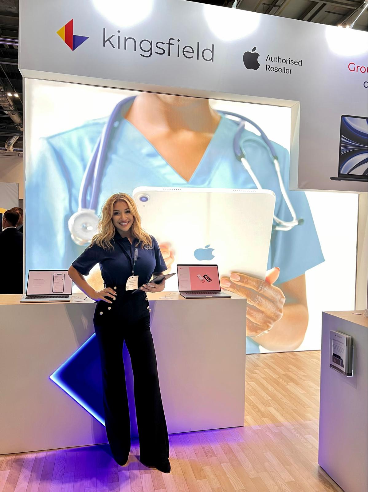 5 Key Qualities of a Top Booth Staffer & How to Discover Yours | Expostars